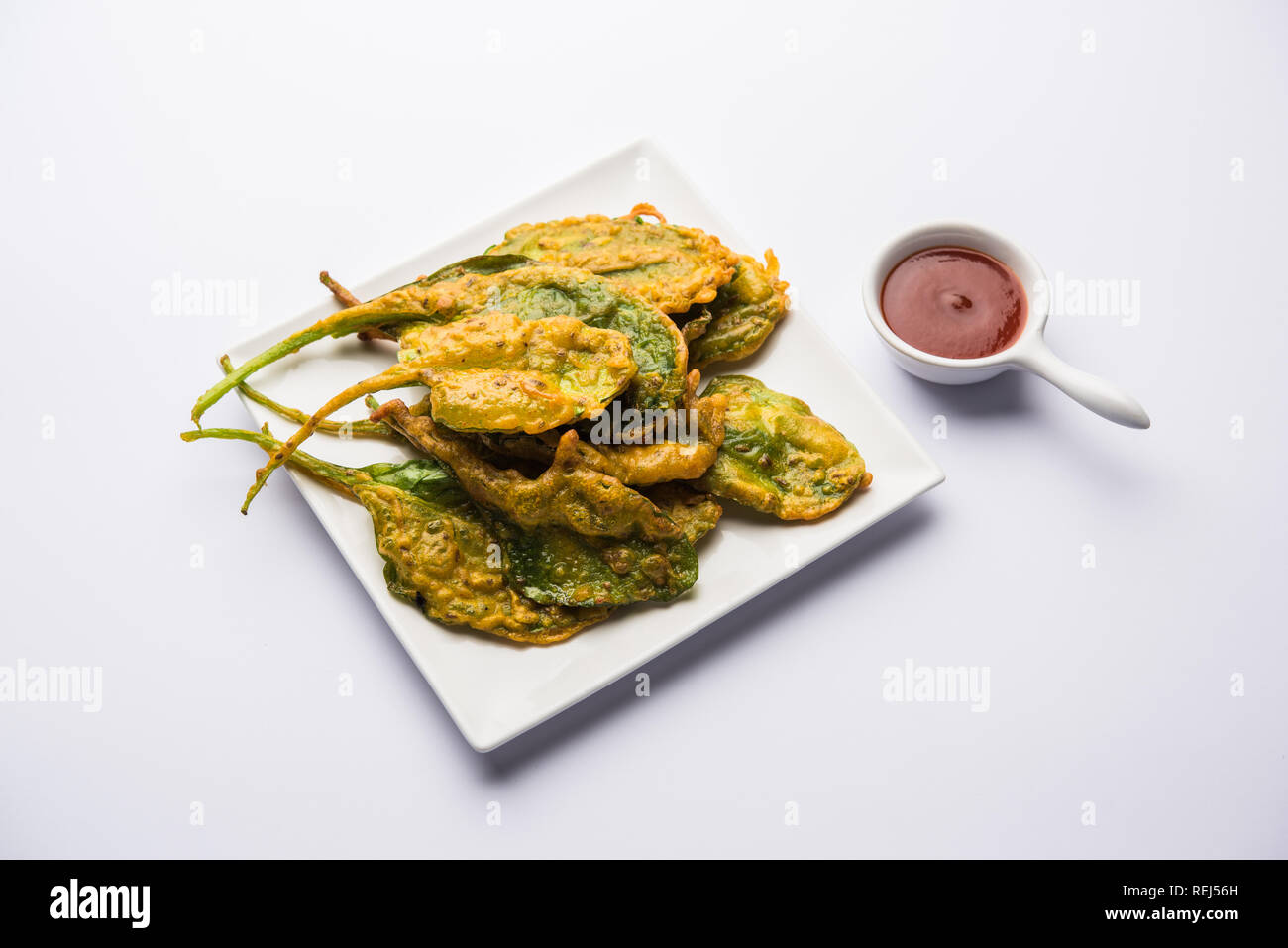 Crispy Palak/spinach Leaves pakoda or pakoda Stock Photo - Alamy