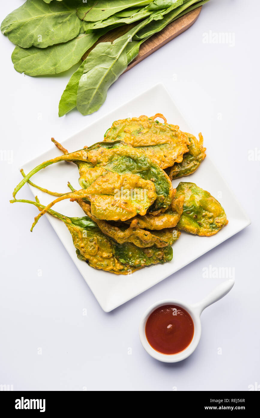 Crispy Palak/spinach Leaves pakoda or pakoda Stock Photo - Alamy
