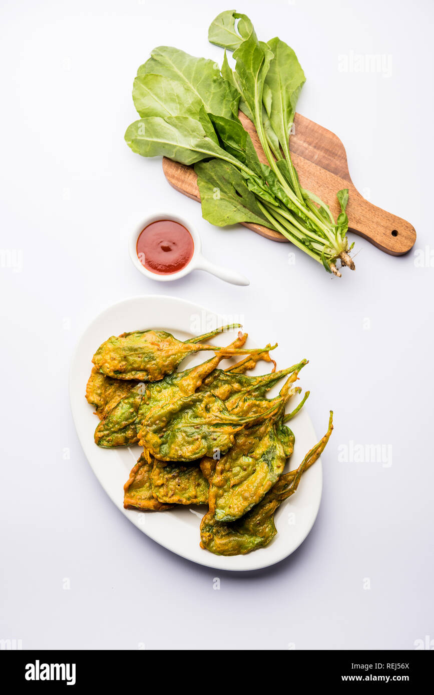 Crispy Palak/spinach Leaves pakoda or pakoda Stock Photo - Alamy