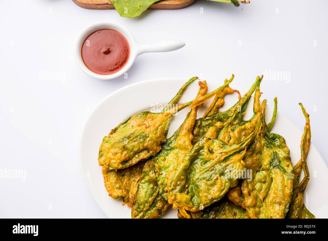 Crispy Palak/spinach Leaves pakoda or pakoda Stock Photo - Alamy