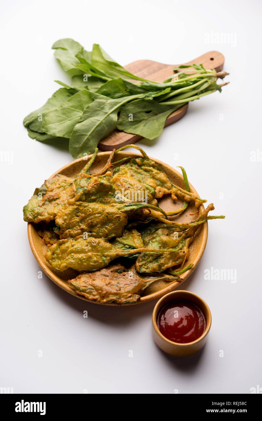 Crispy Palak/spinach Leaves pakoda or pakoda Stock Photo - Alamy