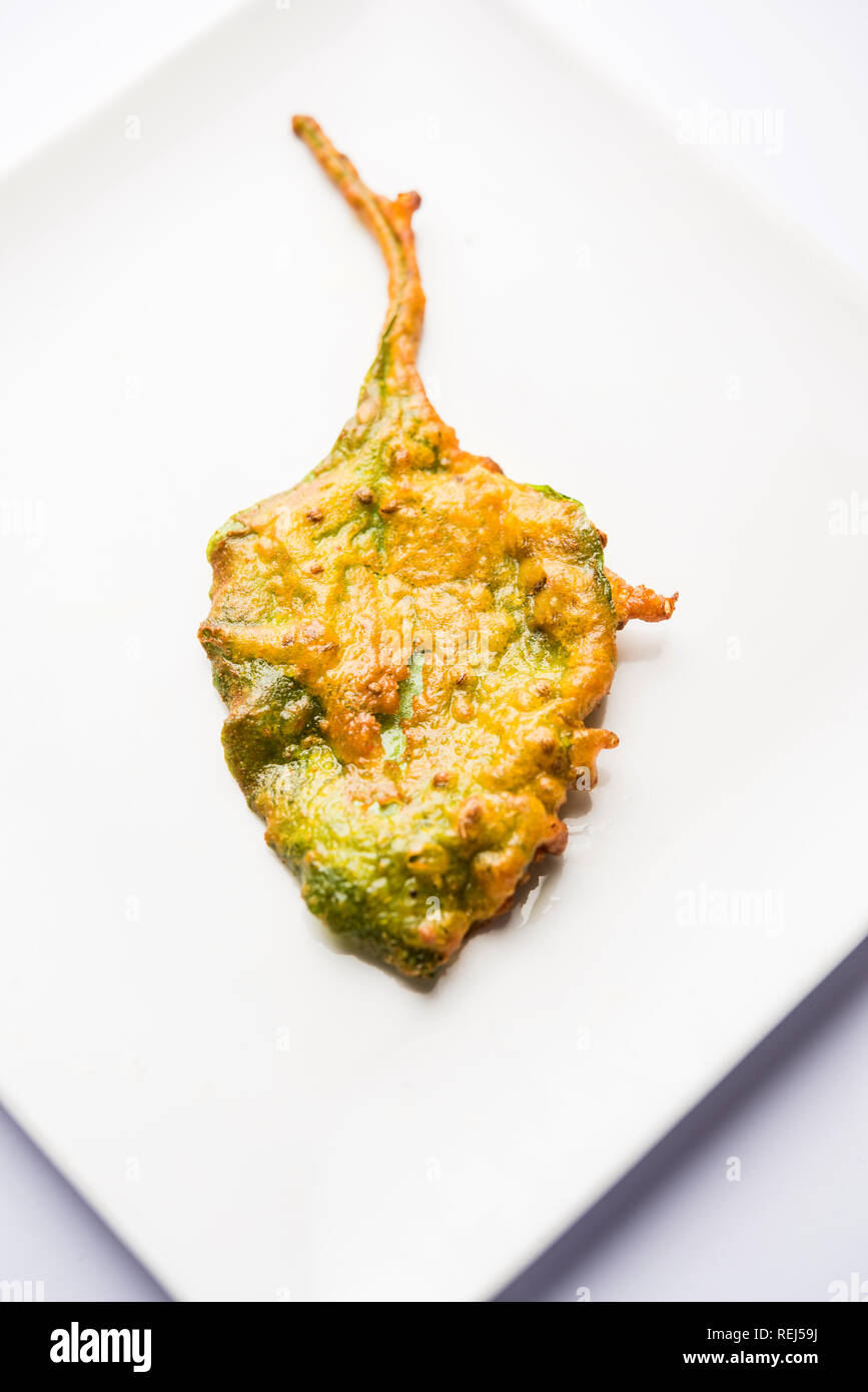 Crispy Palak/spinach Leaves pakoda or pakoda Stock Photo - Alamy