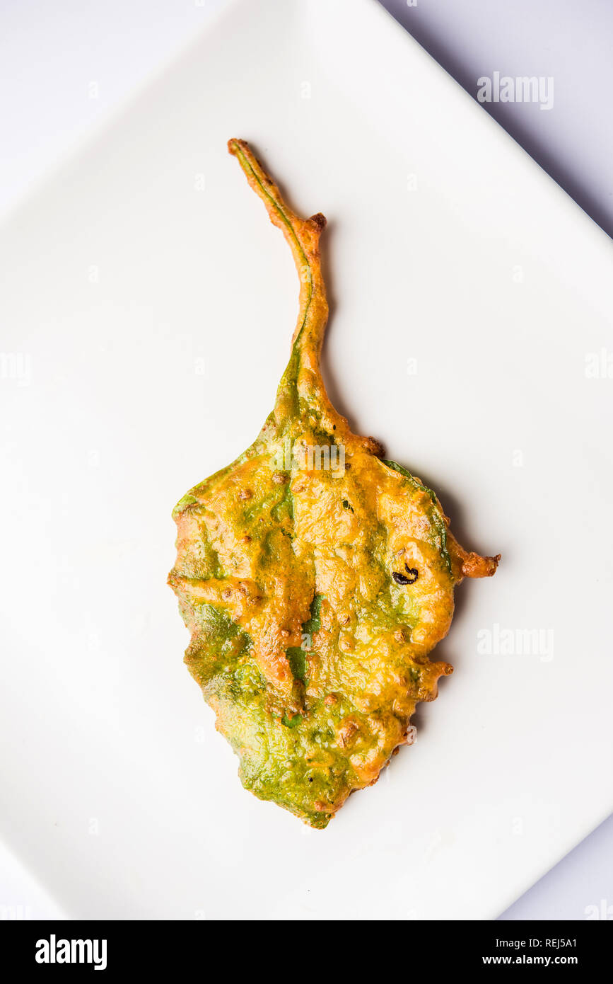 Crispy Palak/spinach Leaves pakoda or pakoda Stock Photo - Alamy
