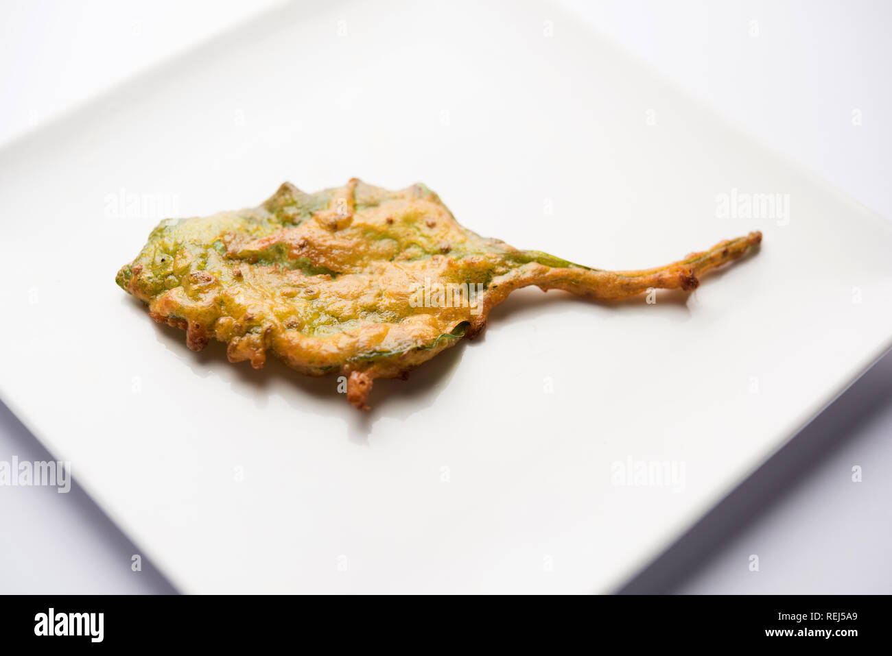 Crispy Palak/spinach Leaves pakoda or pakoda Stock Photo - Alamy