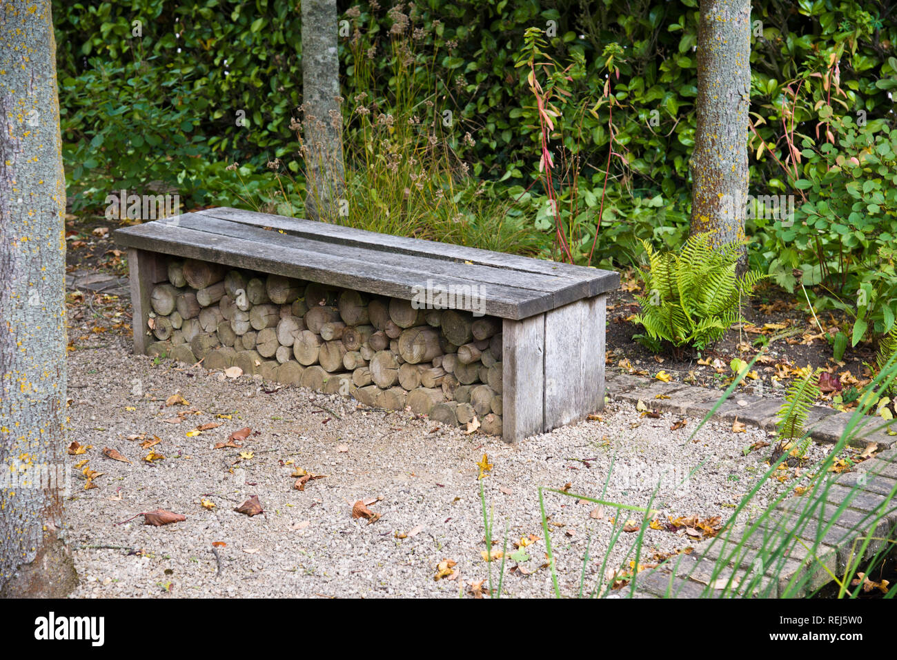 Ornate garden bench hi-res stock photography and images - Alamy