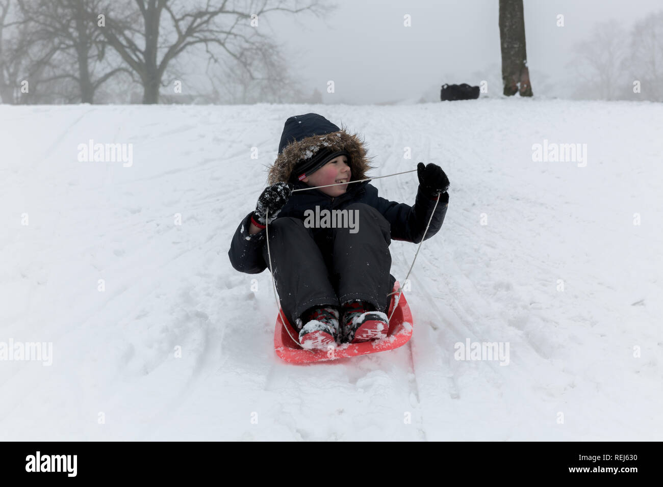 Kids in snowy day hi-res stock photography and images - Alamy
