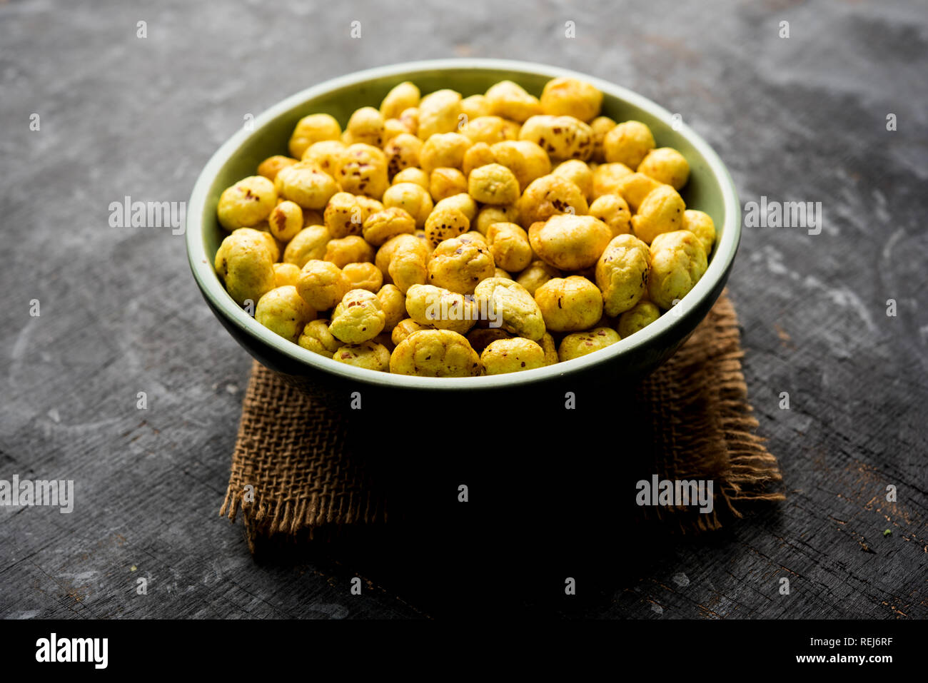 Makhana hi-res stock photography and images - Alamy