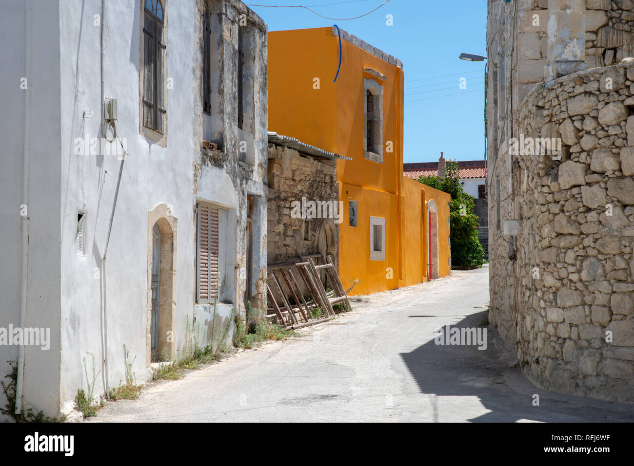 Yellow orange building hi-res stock photography and images - Alamy