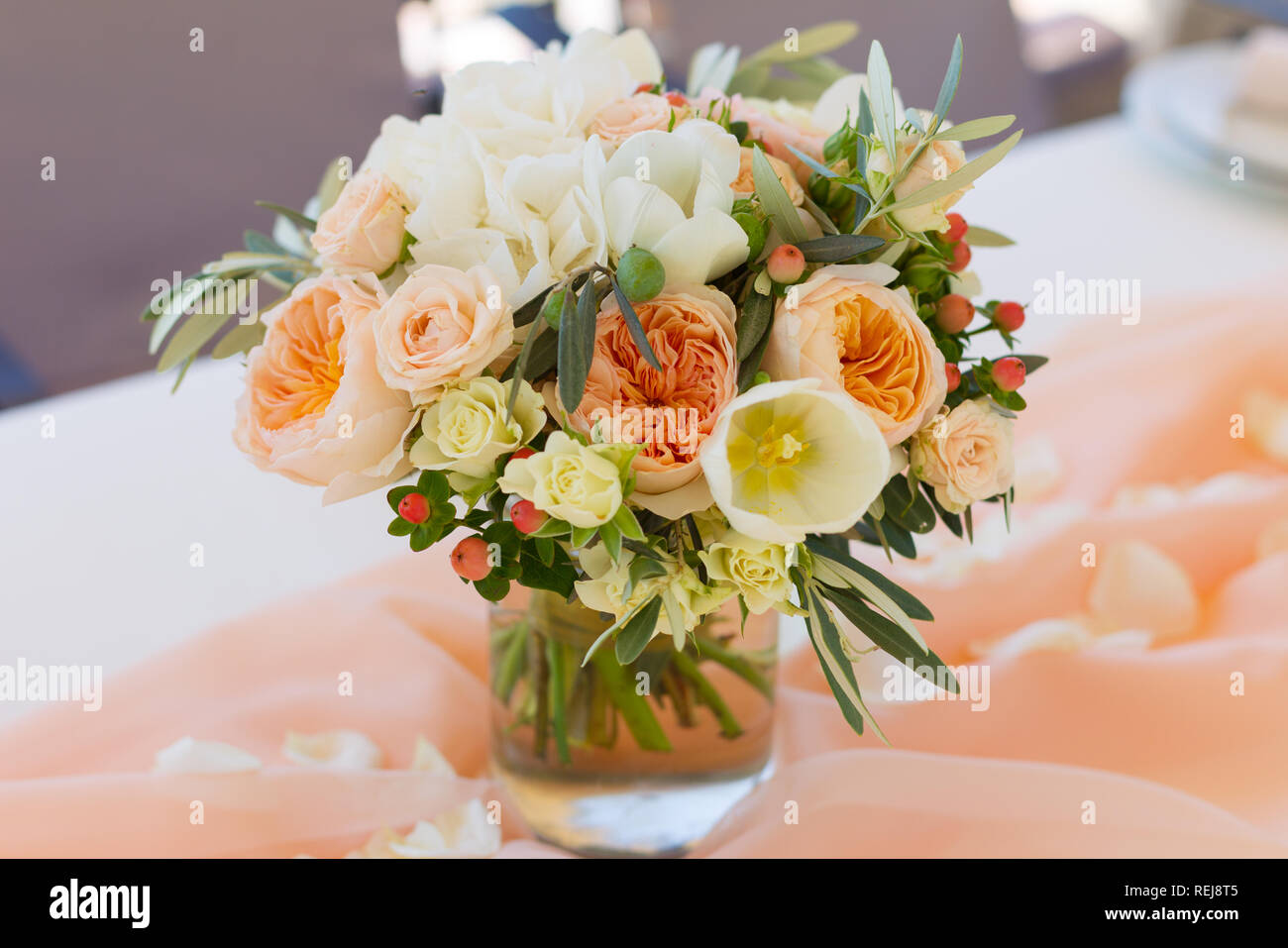 Wedding dinner table arrangement hi-res stock photography and images ...