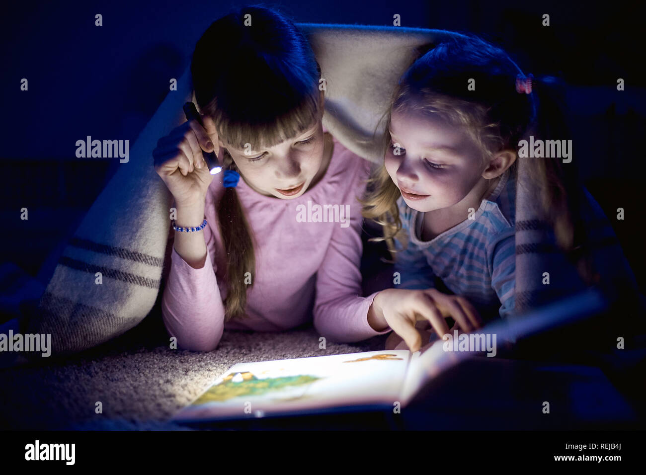 Child flashlight face hi-res stock photography and images - Alamy