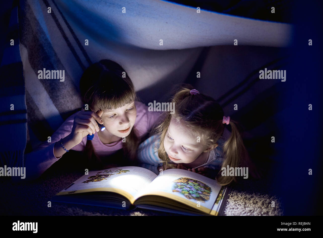 Child flashlight face hi-res stock photography and images - Alamy