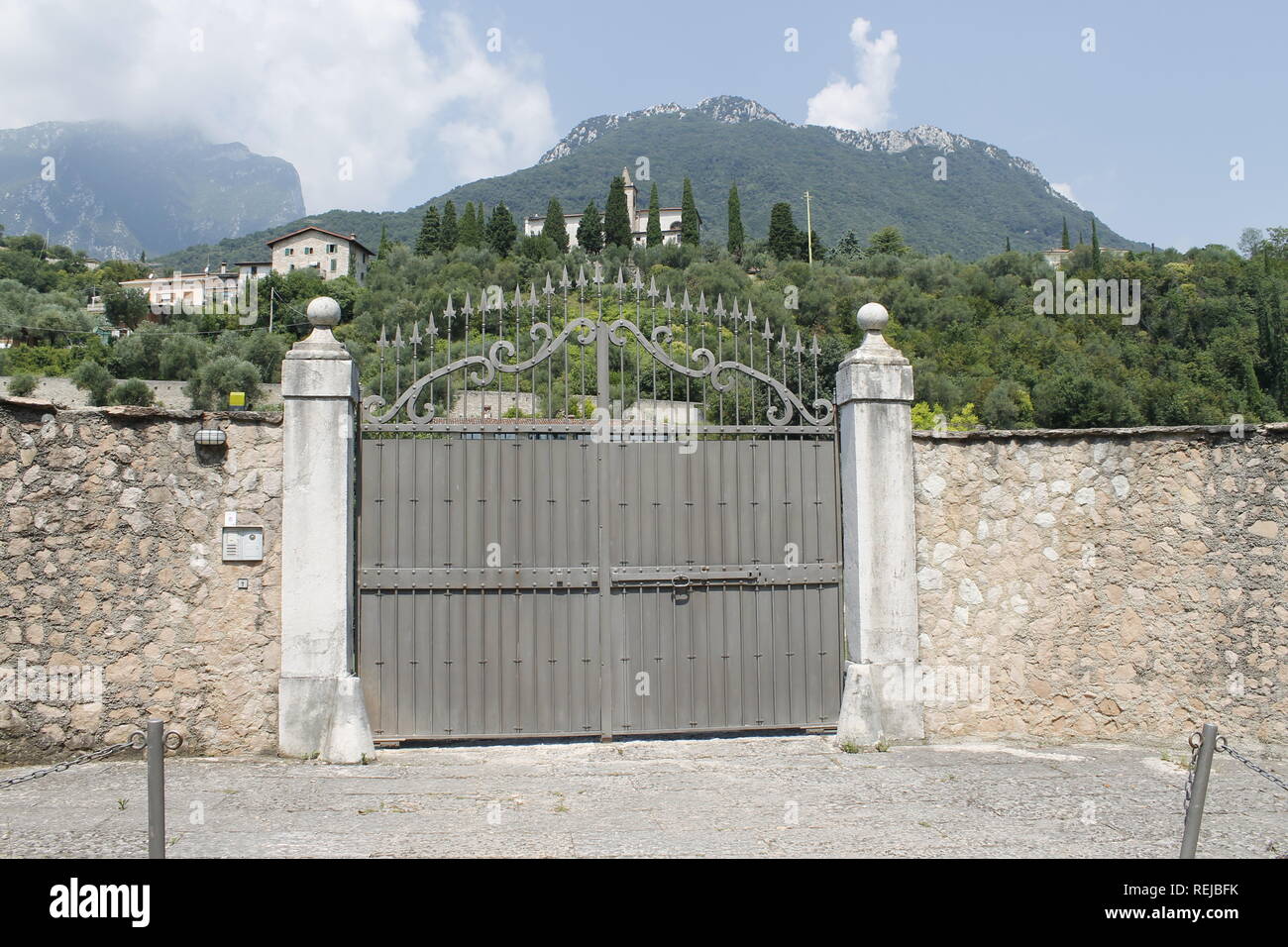 ancient stone gate on the lake in Italy Stock Photo - Alamy