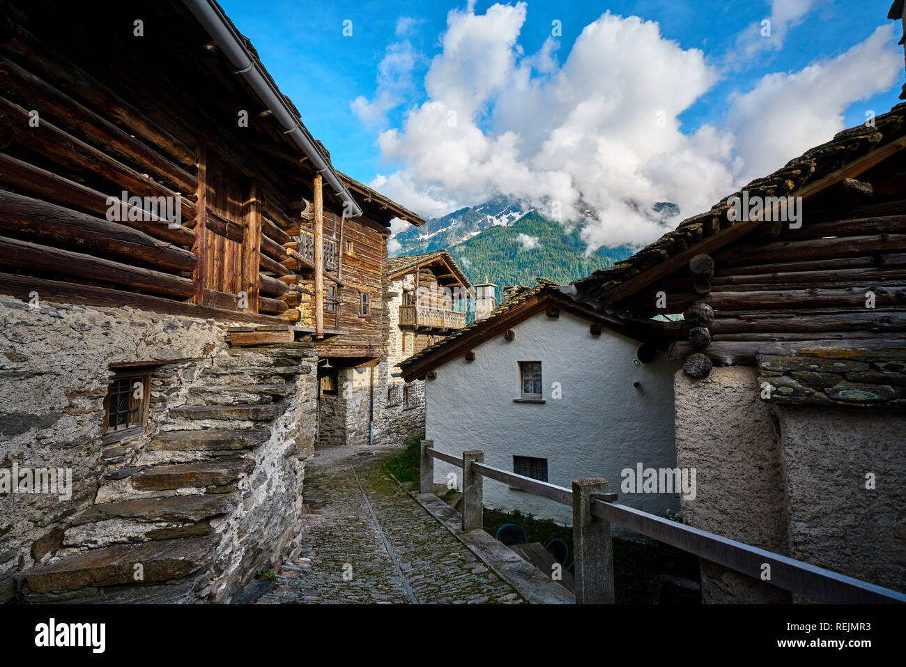 Traditional alpine mountain architecture hi-res stock photography and ...