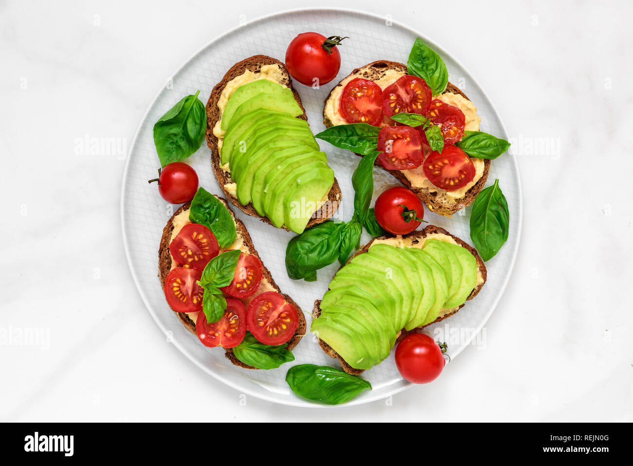 Avocado tomato sandwich hi-res stock photography and images - Alamy
