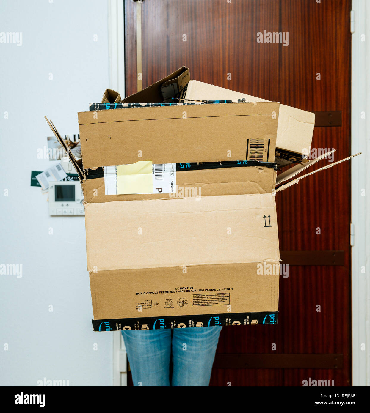 Image of an amazon packages hi-res stock photography and images - Alamy