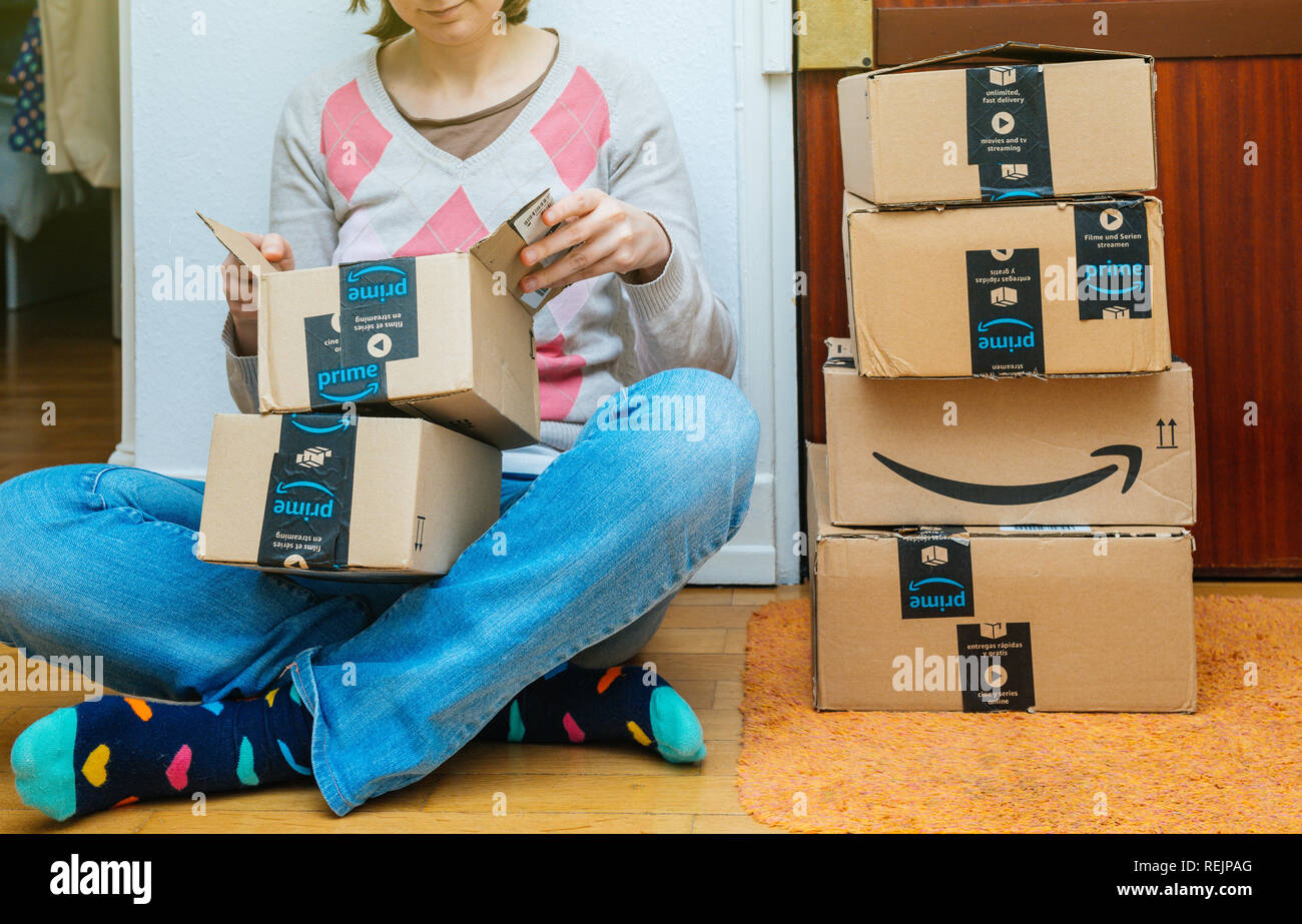 Brown sealed parcel in delivery hi-res stock photography and images - Alamy