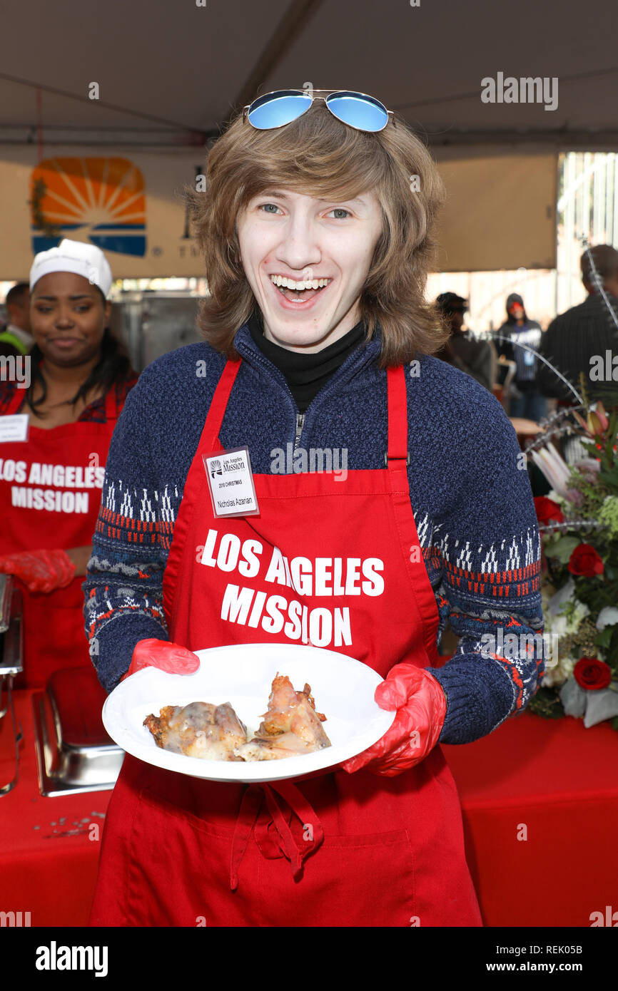 Celebrities serve dinner at LA Mission Christmas dinner for the ...