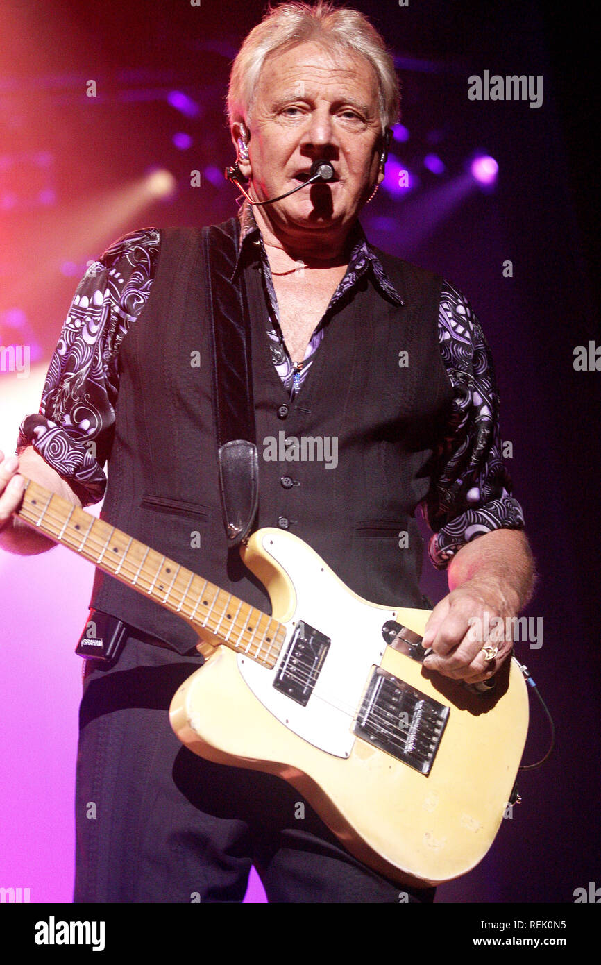 Graham russell of air supply hi-res stock photography and images - Alamy
