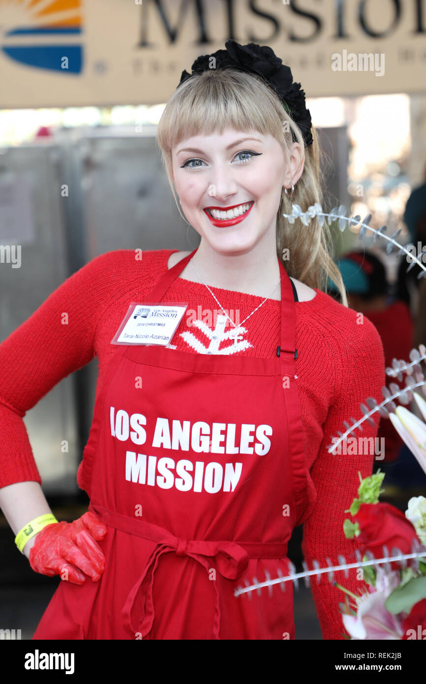 Celebrities serve dinner at LA Mission Christmas dinner for the ...
