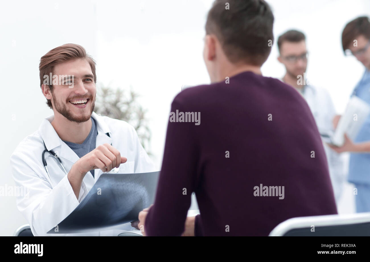 doctors discuss with the patient the x-ray Stock Photo - Alamy