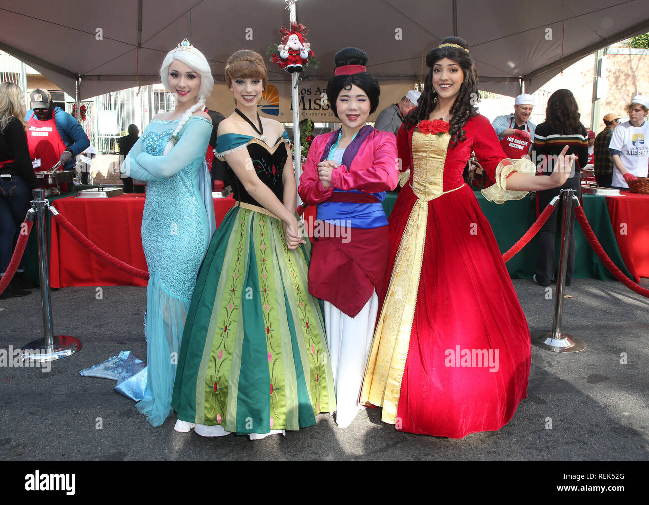 Celebrities serve dinner at LA Mission Christmas dinner for the ...