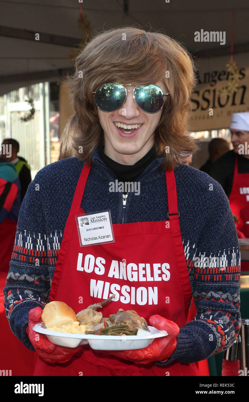 Celebrities serve dinner at LA Mission Christmas dinner for the ...