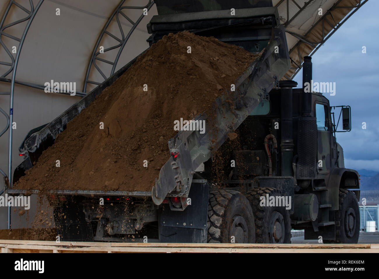 U.S. Marines with Marine Air-Ground Task Force-6 (MAGTF-6) drop off ...