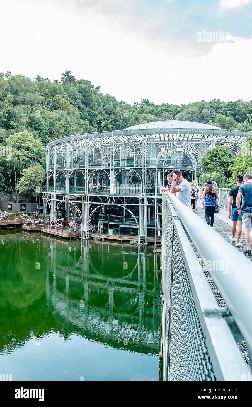 Opera of wire hi-res stock photography and images - Alamy