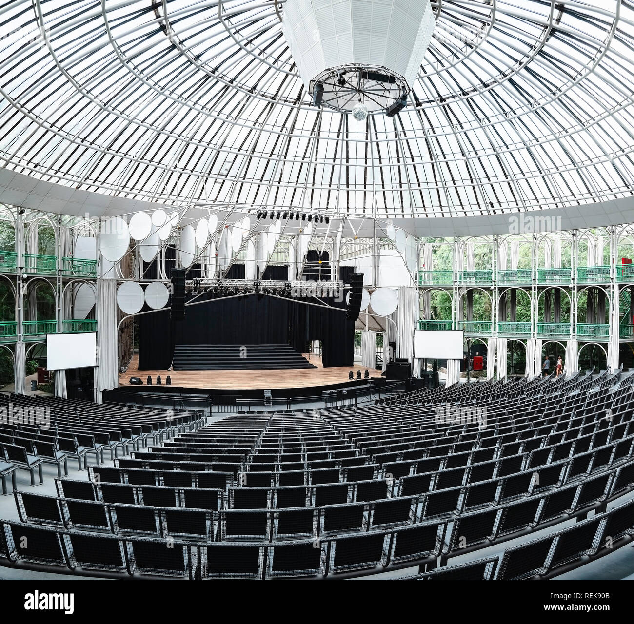 Opera of wire hi-res stock photography and images - Alamy