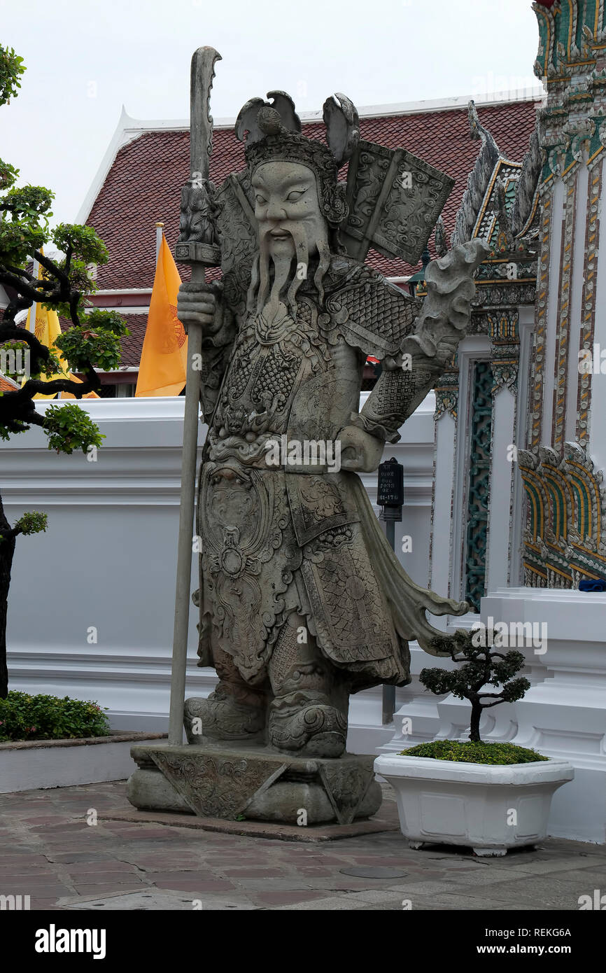 Statue guardian warrior entrance hi-res stock photography and images ...