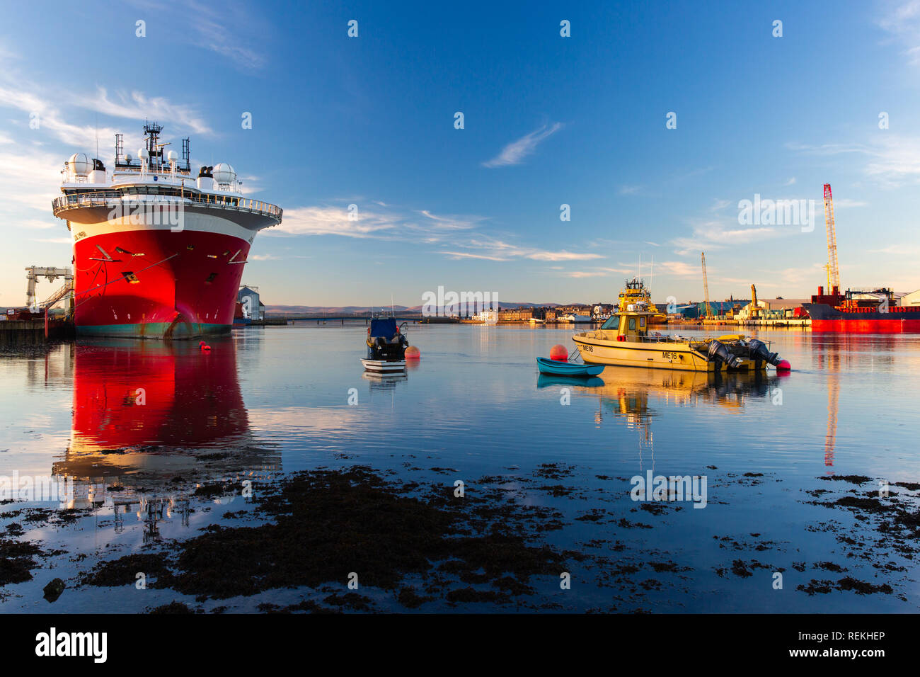 North sea oil rig hi-res stock photography and images - Alamy