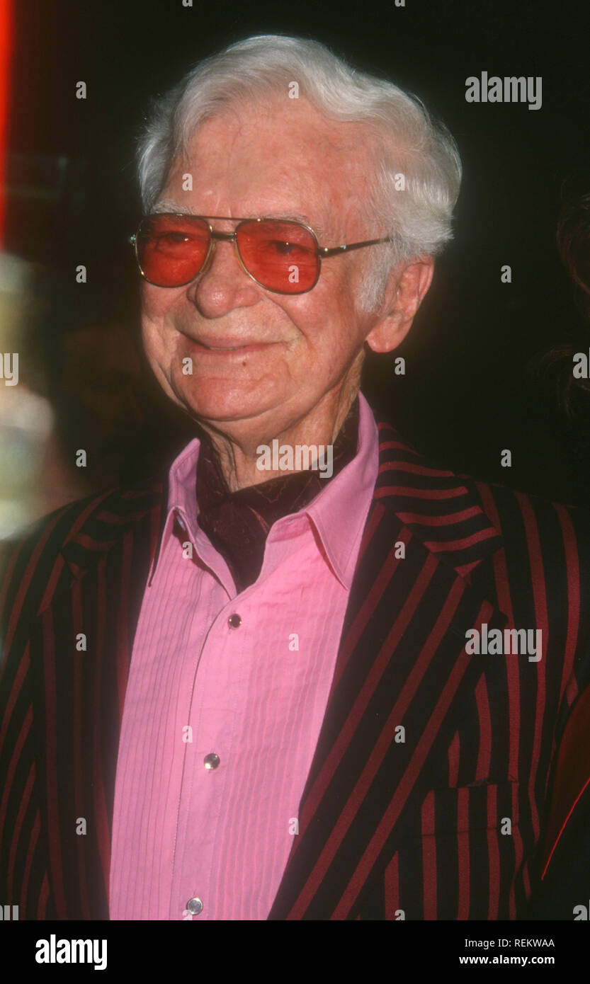 HOLLYWOOD, CA - OCTOBER 11: Actor Buddy Ebsen attends Warner Bros ...