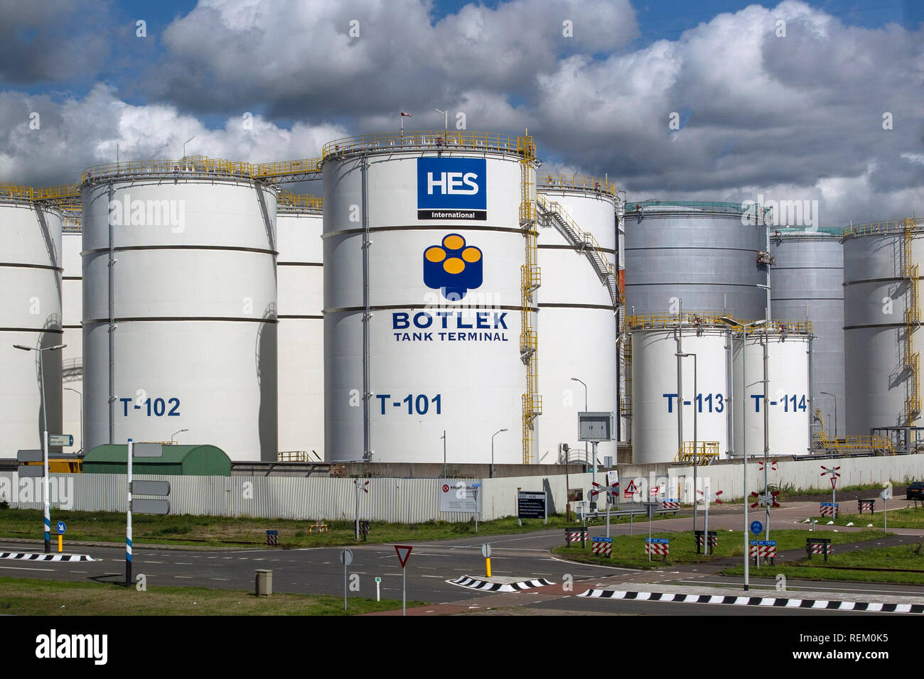 Hes botlek tank terminal hi-res stock photography and images - Alamy