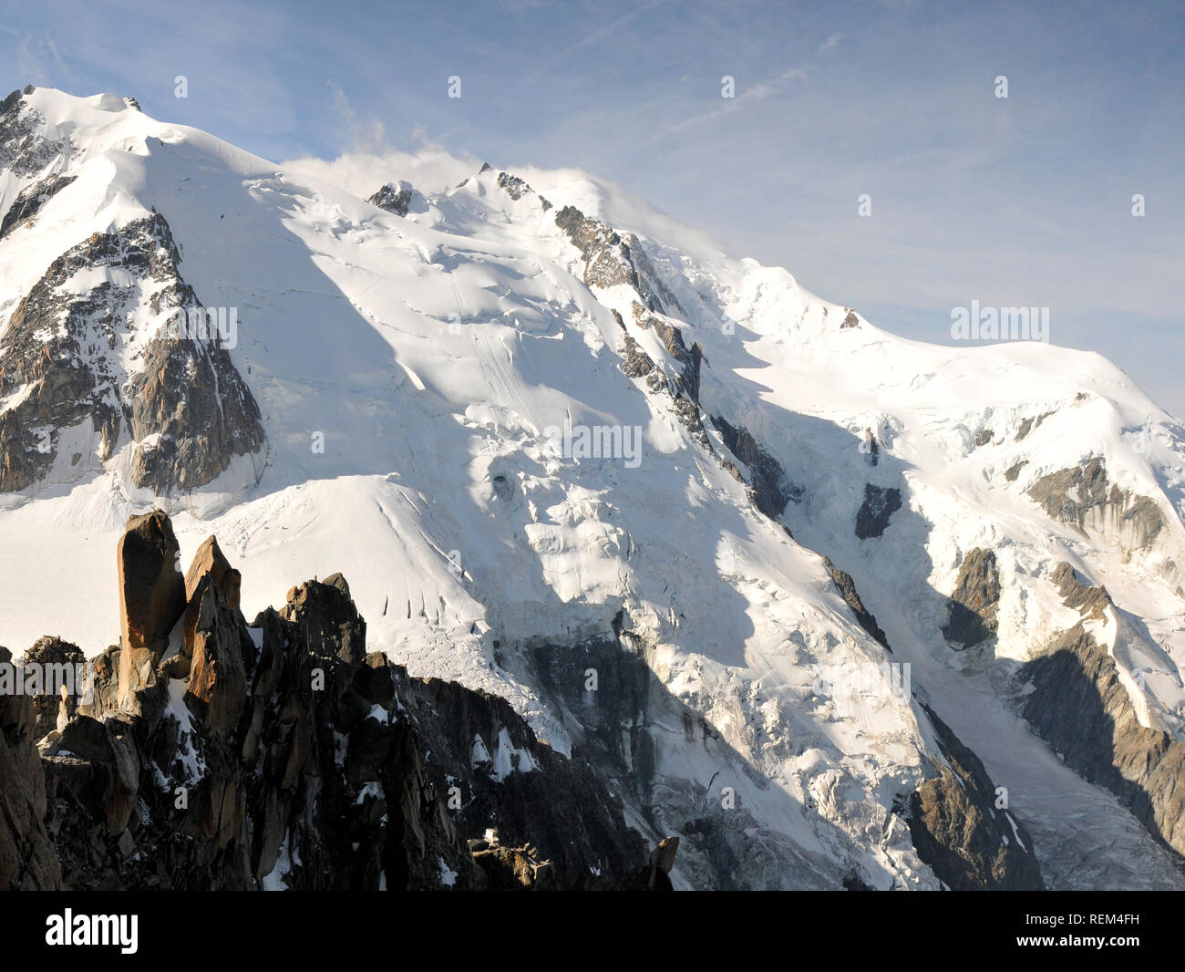 Summit ascent skiing snowboarding hi-res stock photography and images ...