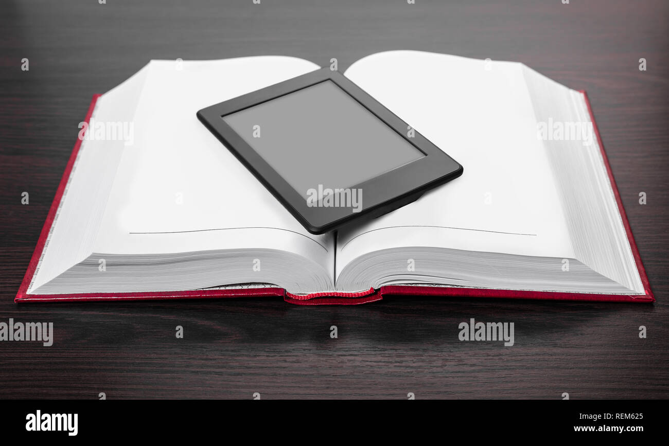 Electronic paper hi-res stock photography and images - Alamy