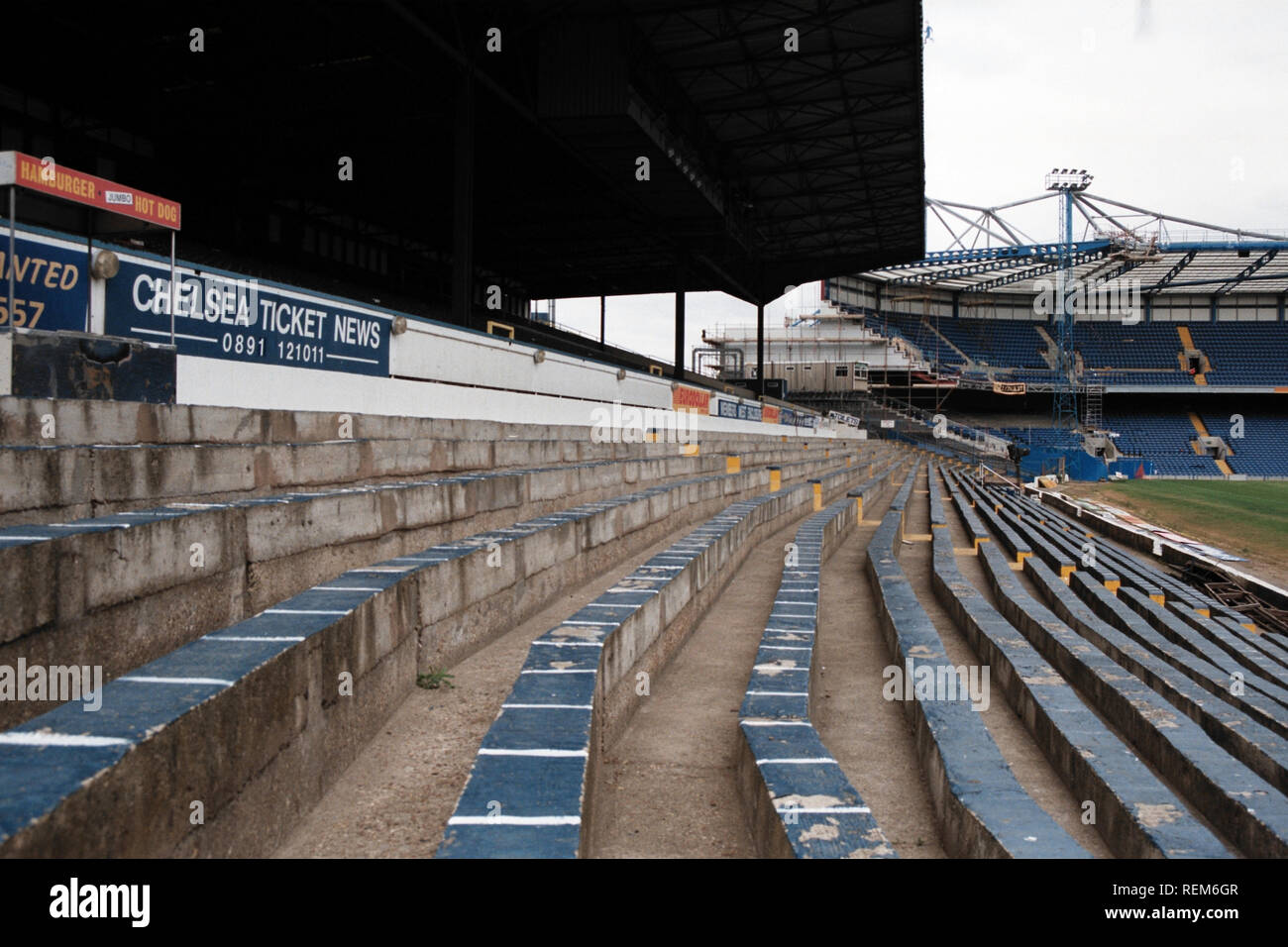 Stadium seating at stamford bridge hi-res stock photography and images ...