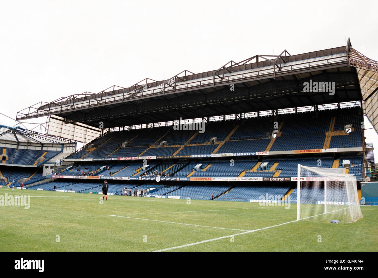 Stadium seating at stamford bridge hi-res stock photography and images ...
