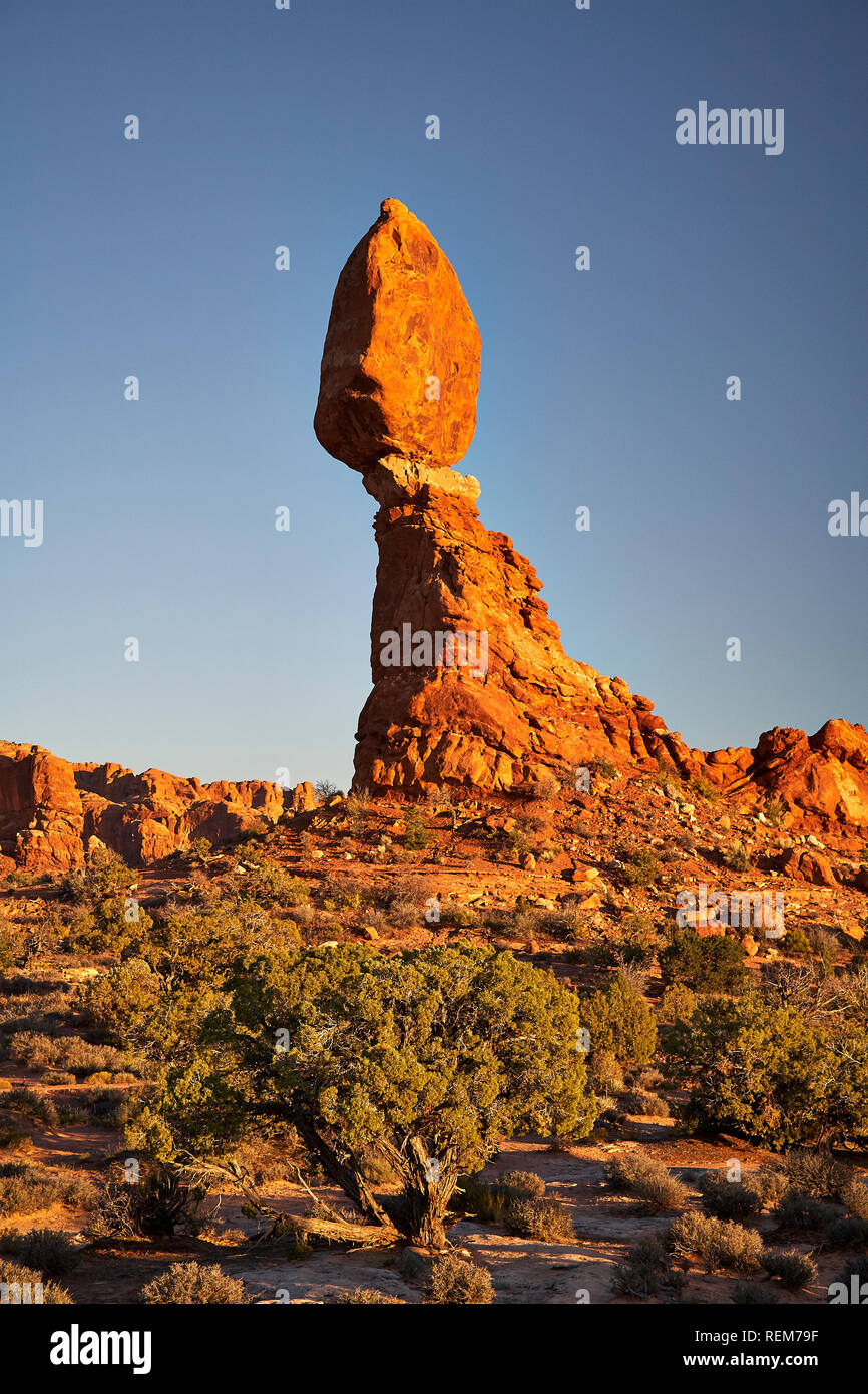 Balanced Rock in Arches National Park, nr Moab, Utah, USA Stock Photo ...