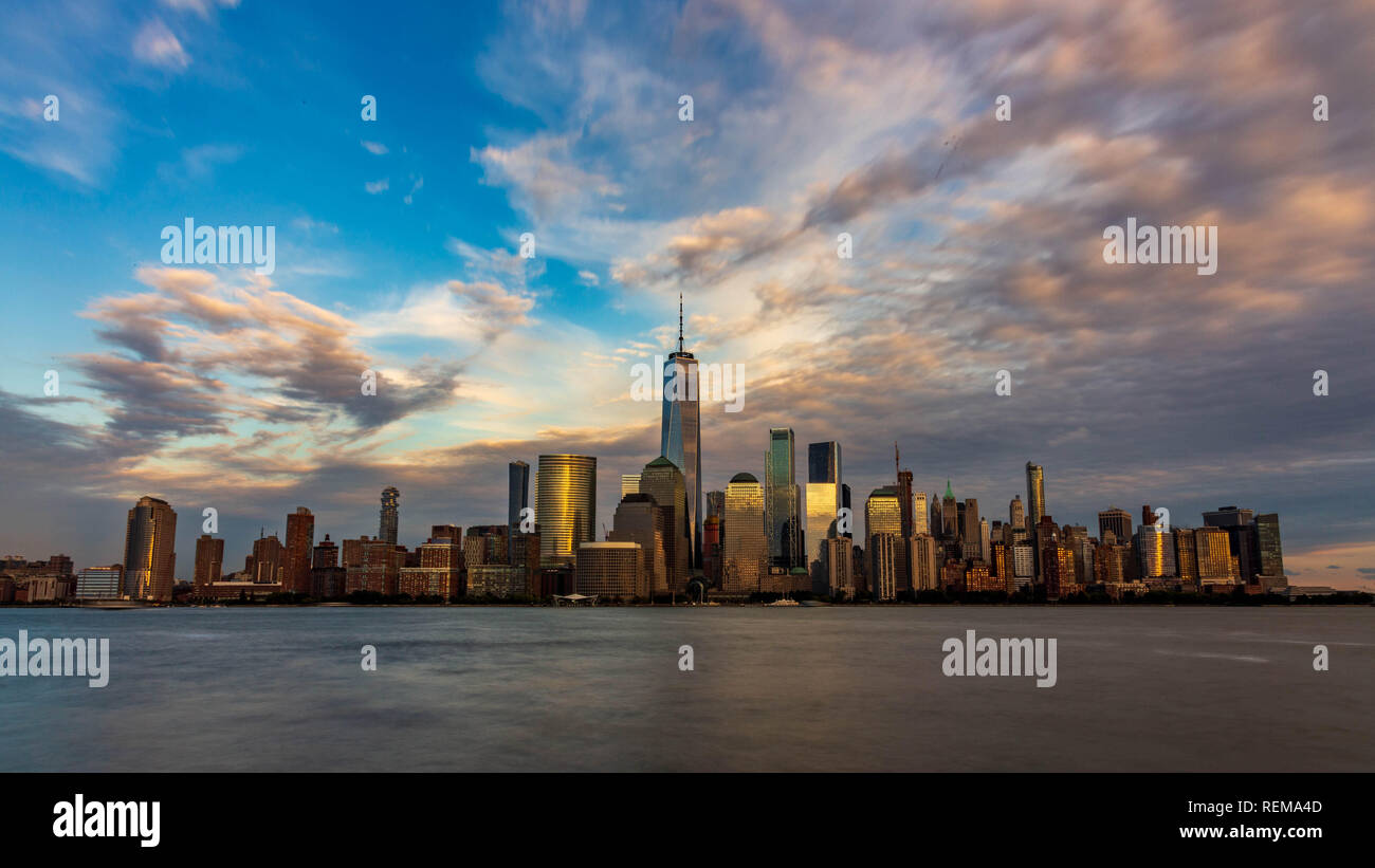 Ocean skyscraper hi-res stock photography and images - Alamy