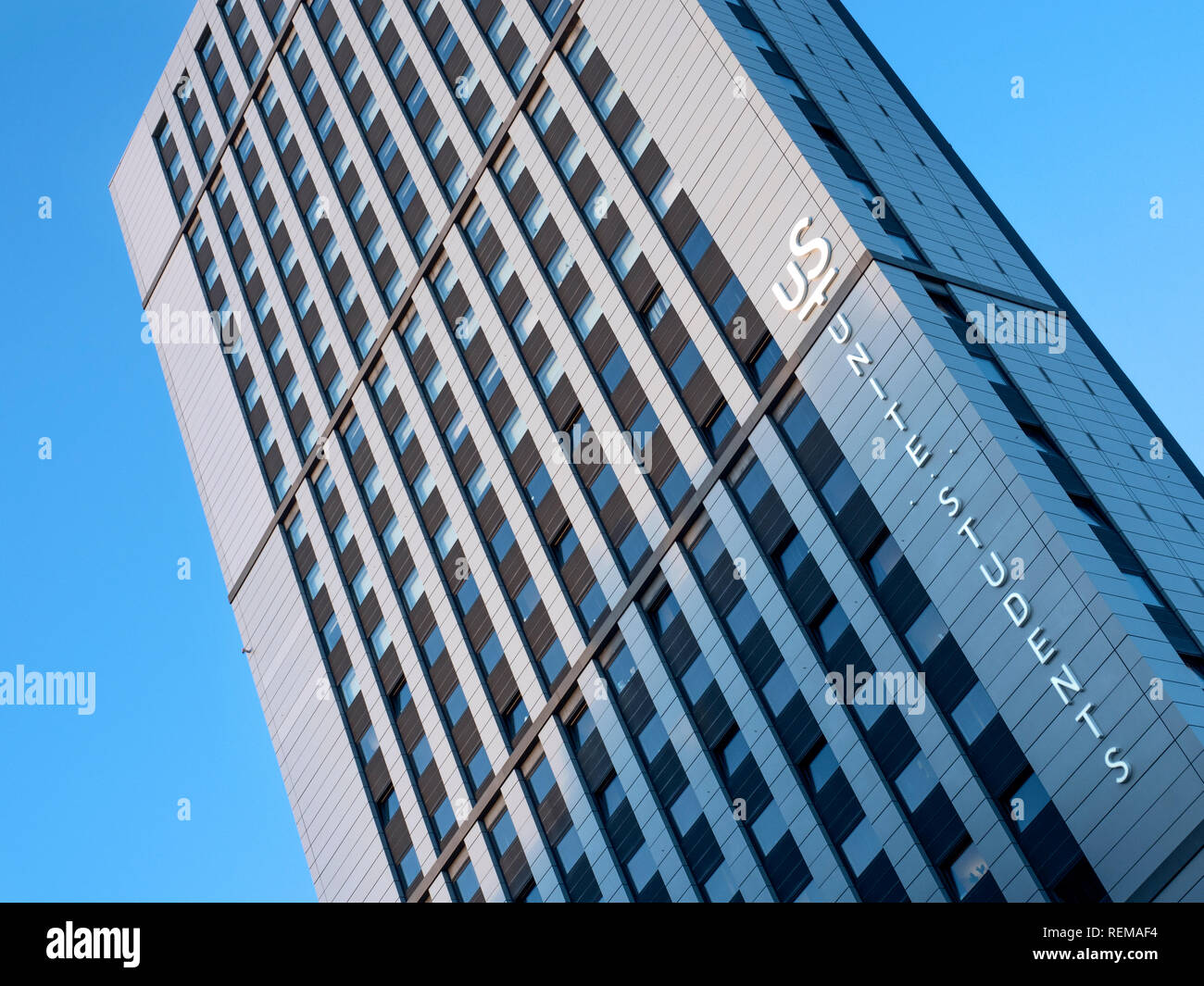Sky Plaza residential skyscraper housing student accommodation in Leeds ...