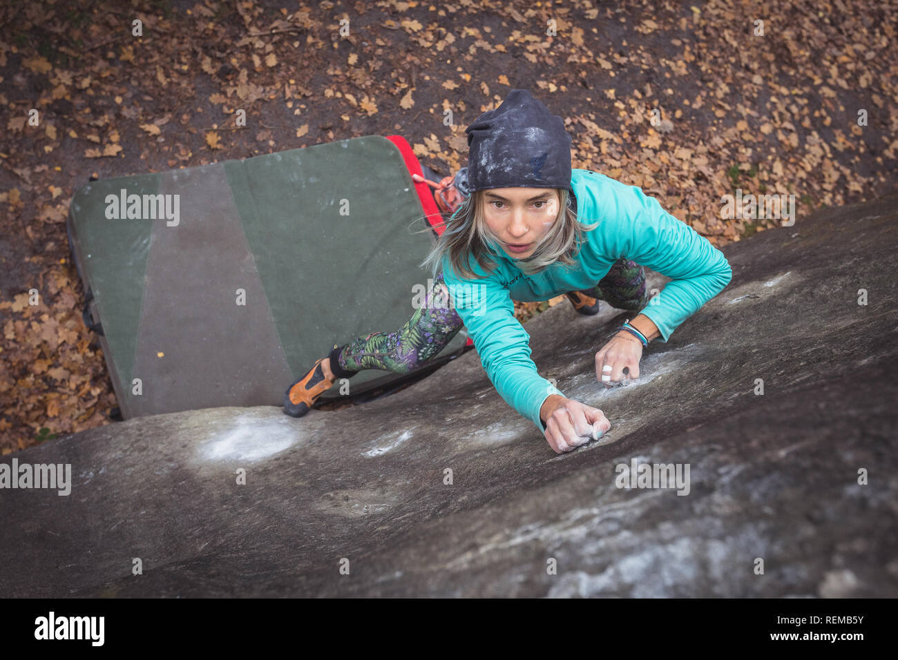 Female climber rock boulders hi-res stock photography and images - Alamy