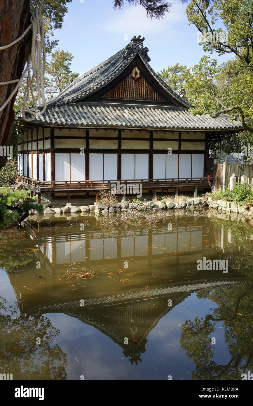 Wooden japanese building hi-res stock photography and images - Alamy