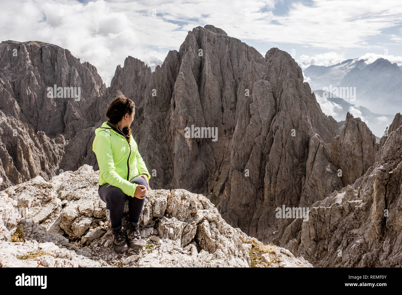 Girl sitting on mountain top hi-res stock photography and images - Alamy
