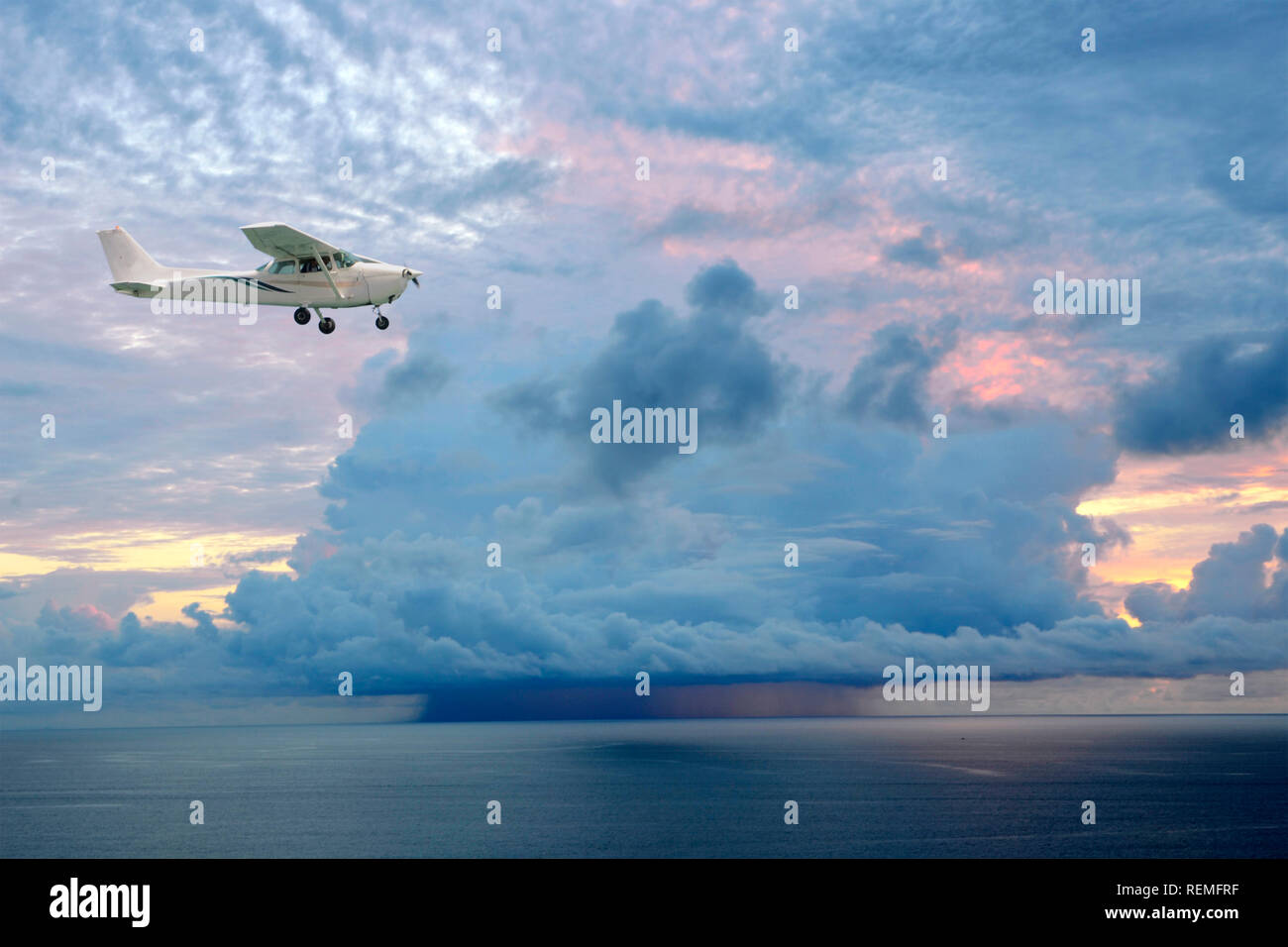 Single engine airplane hi-res stock photography and images - Alamy