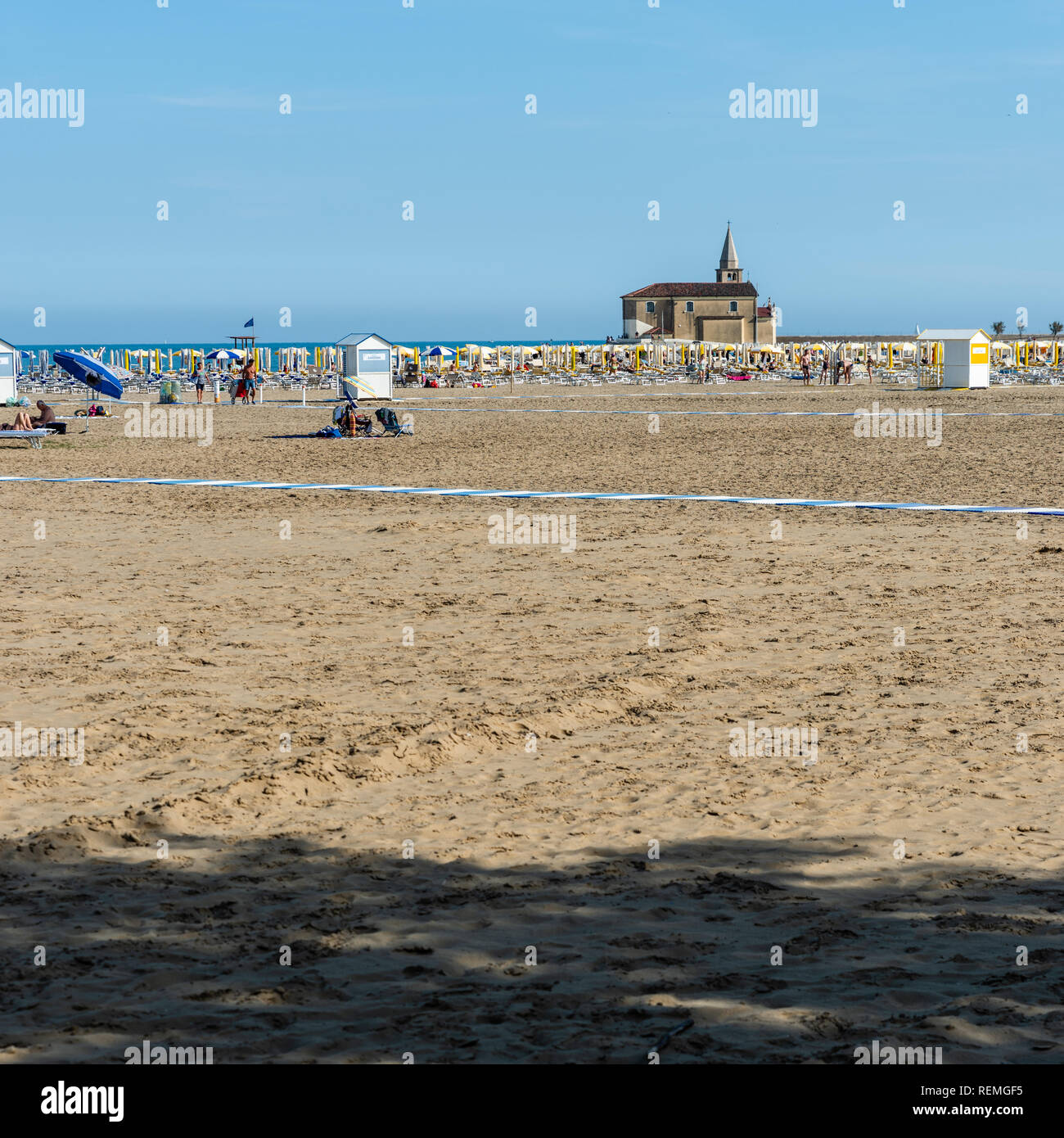 Caorle beach and promenade Stock Photo - Alamy