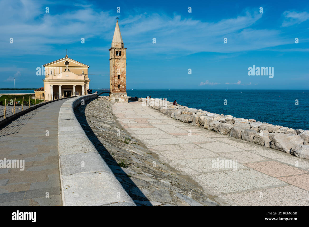 Caorle beach and promenade Stock Photo - Alamy