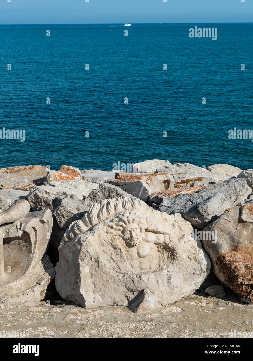 Caorle beach and promenade Stock Photo - Alamy