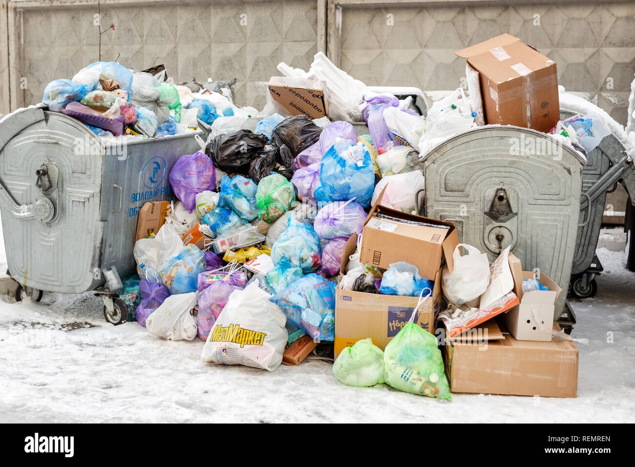 Bin workers on strike hi-res stock photography and images - Alamy