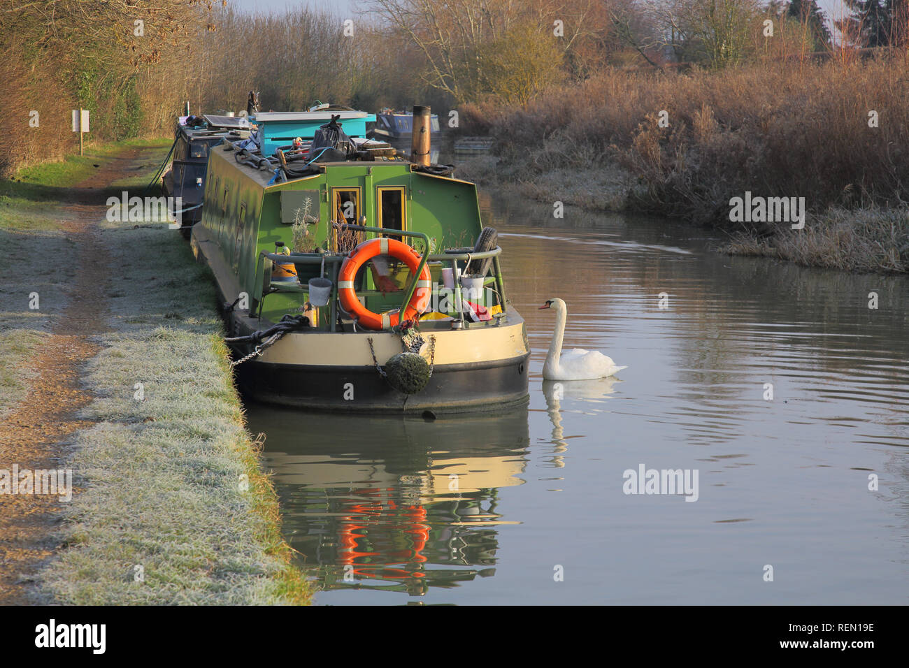 narrow boats along the oxford canal near fenny compton oxfordshire in ...