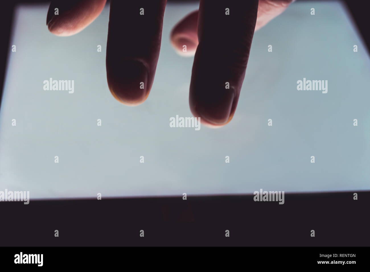 Hand screen computer hi-res stock photography and images - Alamy